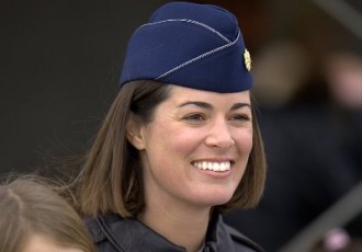 Pilotja që bombardoi Sërbine për 200 orë! - www.Zemra.Org