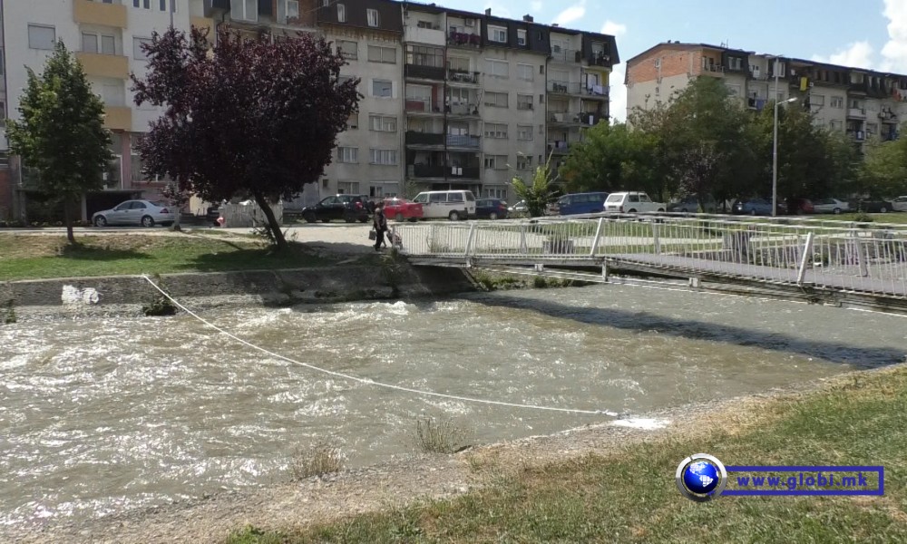 Përgjatë lumit “Vardar” në Gostivar vendosen tela për shpëtim - www ...